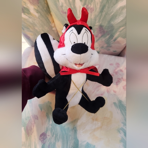 Warner Bros. | Toys | Looney Tunes Pepe Le Pew Plush Toy Valentine ...